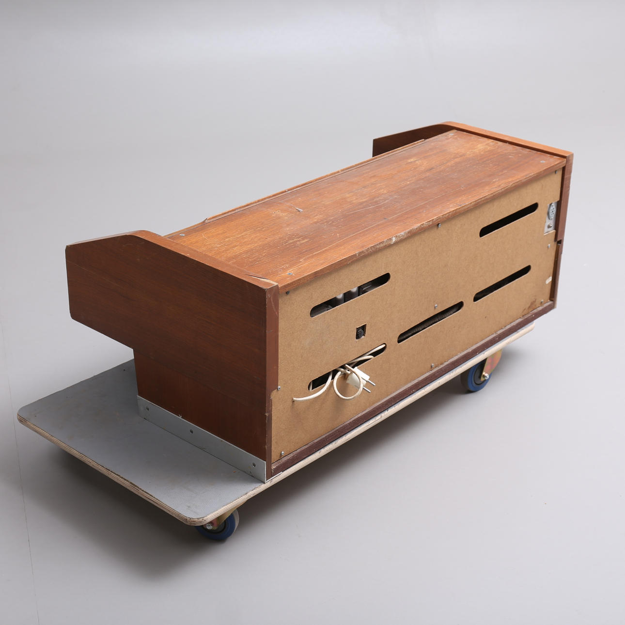 ORGEL, Hammond L100. Samlarföremål - Musikinstrument - Auctionet