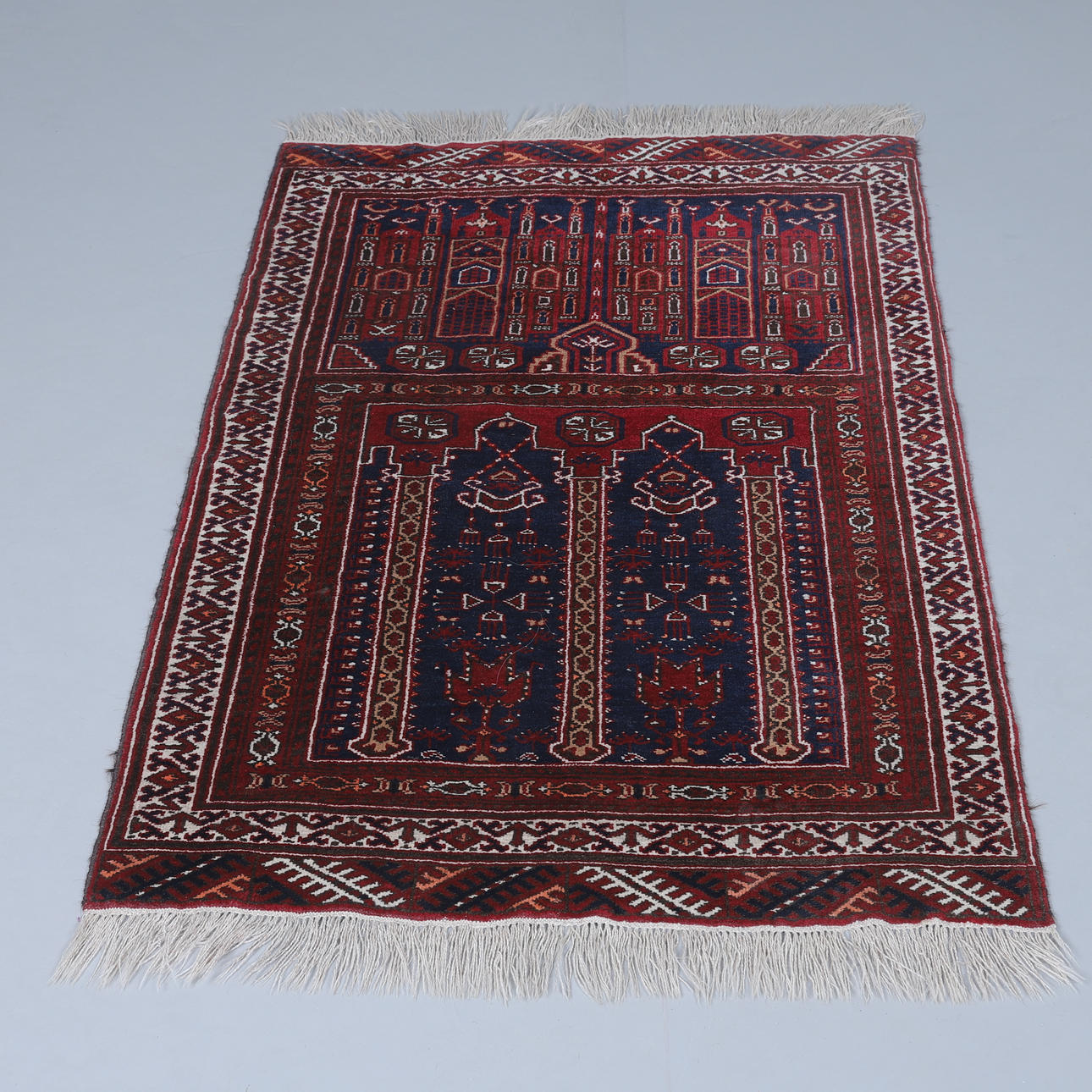 PERSISK MATTA 129x87. Mattor & Textil - Mattor - Auctionet