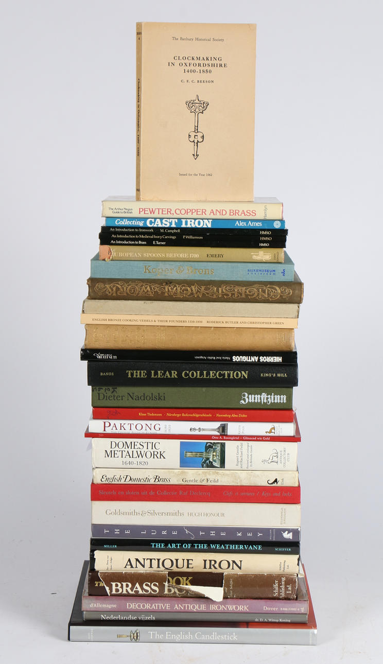 EN STOR SAMLING METALLRELATERADE REFERENSBÖCKER. Böcker, Kartor ...