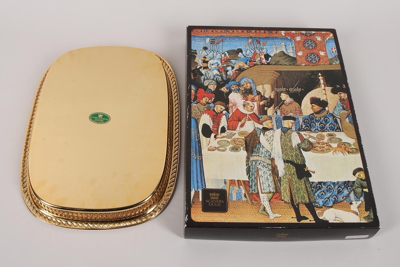 BRICKA, Scandia guld. Silver & Metall - Övriga metallföremål - Auctionet