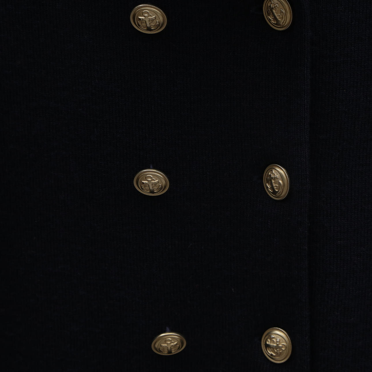 KLÄDESPLAGG, Busnel. Mattor & Textil - Textil - Auctionet