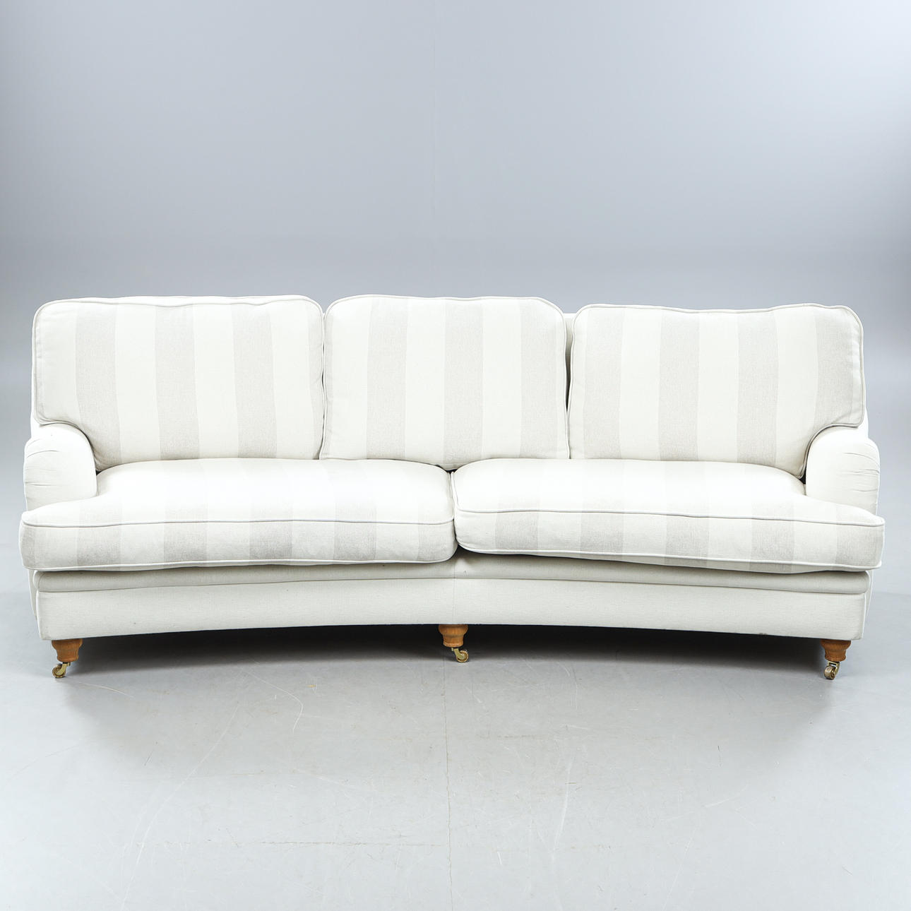 SOFFA, 3-sits, Howardmodell, lätt svängd, 2000-tal. Möbler - Soffor ...