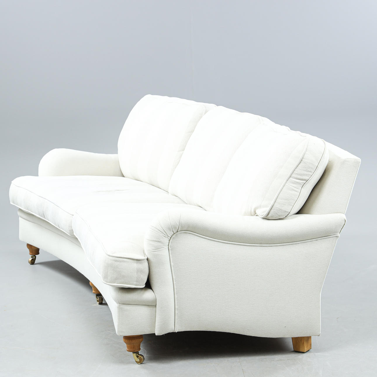 SOFFA, 3-sits, Howardmodell, lätt svängd, 2000-tal. Möbler - Soffor ...