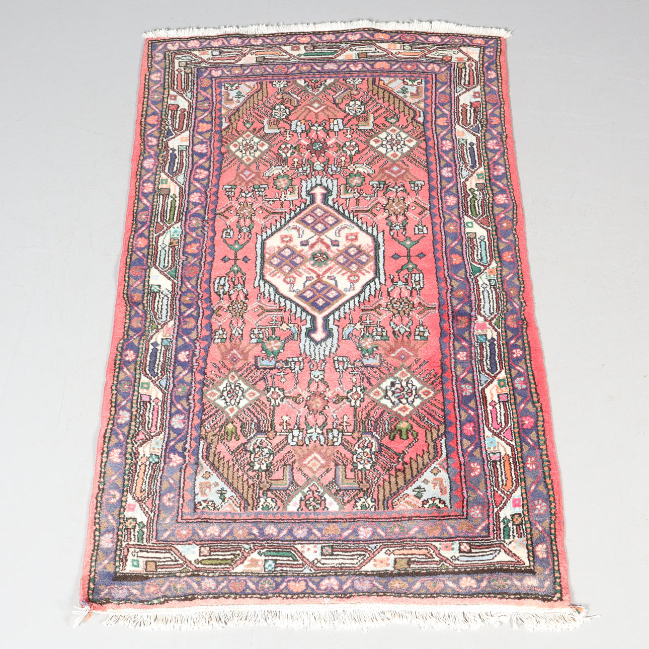 MATTA, persisk, handknuten, 174 x 105 cm. Mattor & Textil - Mattor ...