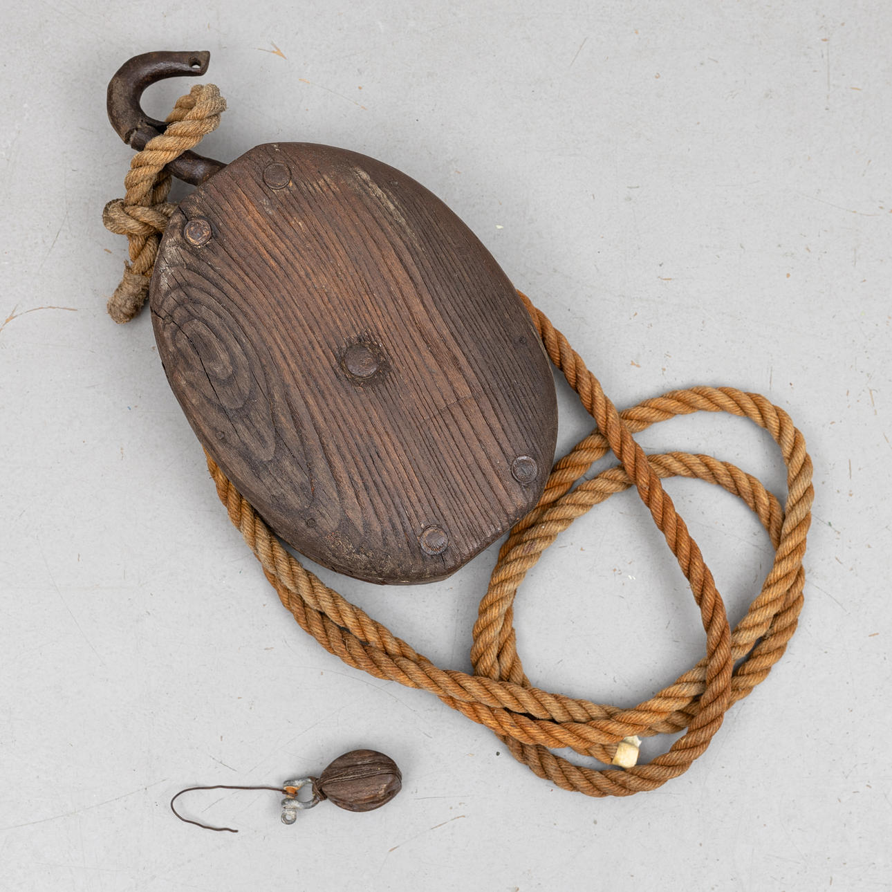 BLOCK / TALJA, 2 st, trä och metall, 1900-tal. Övrigt - Teknika ...