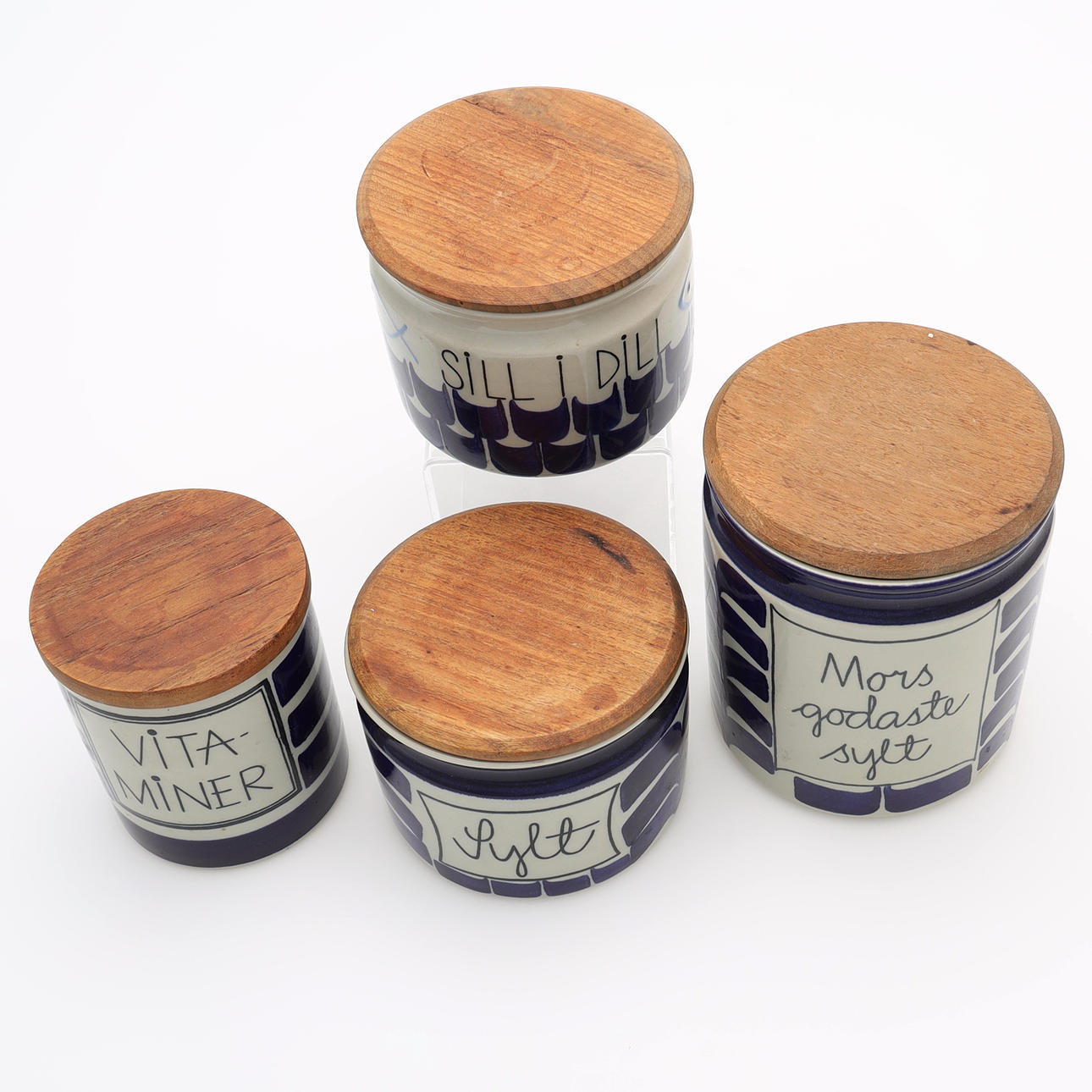 MARIANNE WESTMAN. burkar med lock, porslin / teak, 4 delar, signerade ...