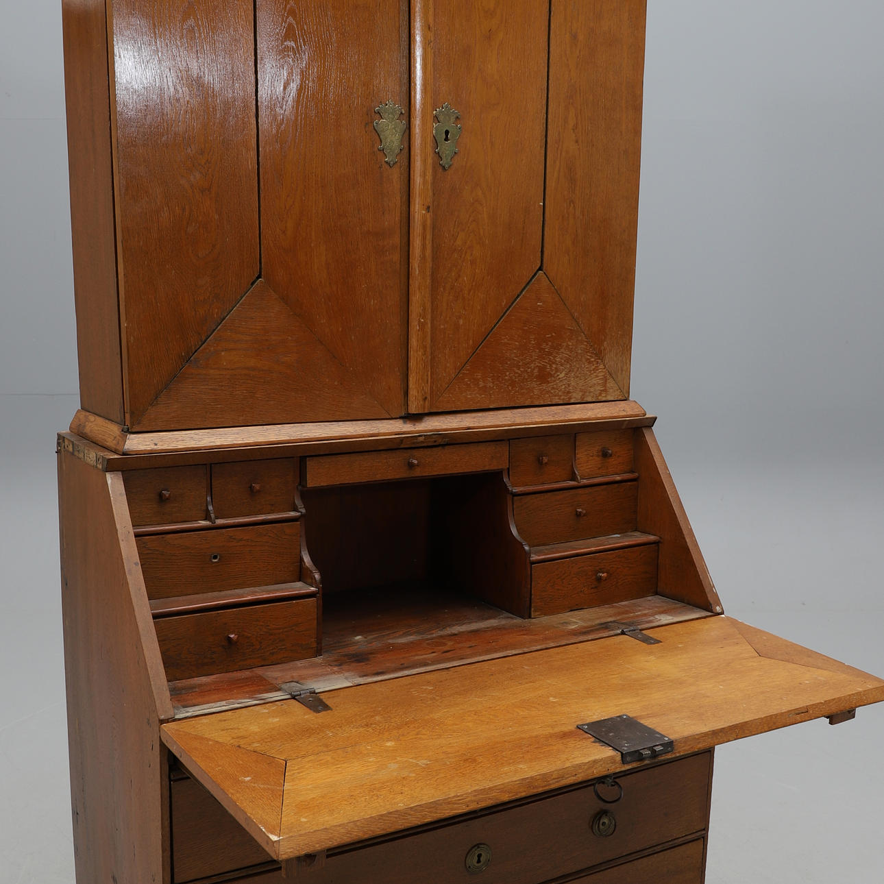 SKRIVSKÅP, ek, 1700/1800-tal. Möbler - Skåp & Hyllor - Auctionet