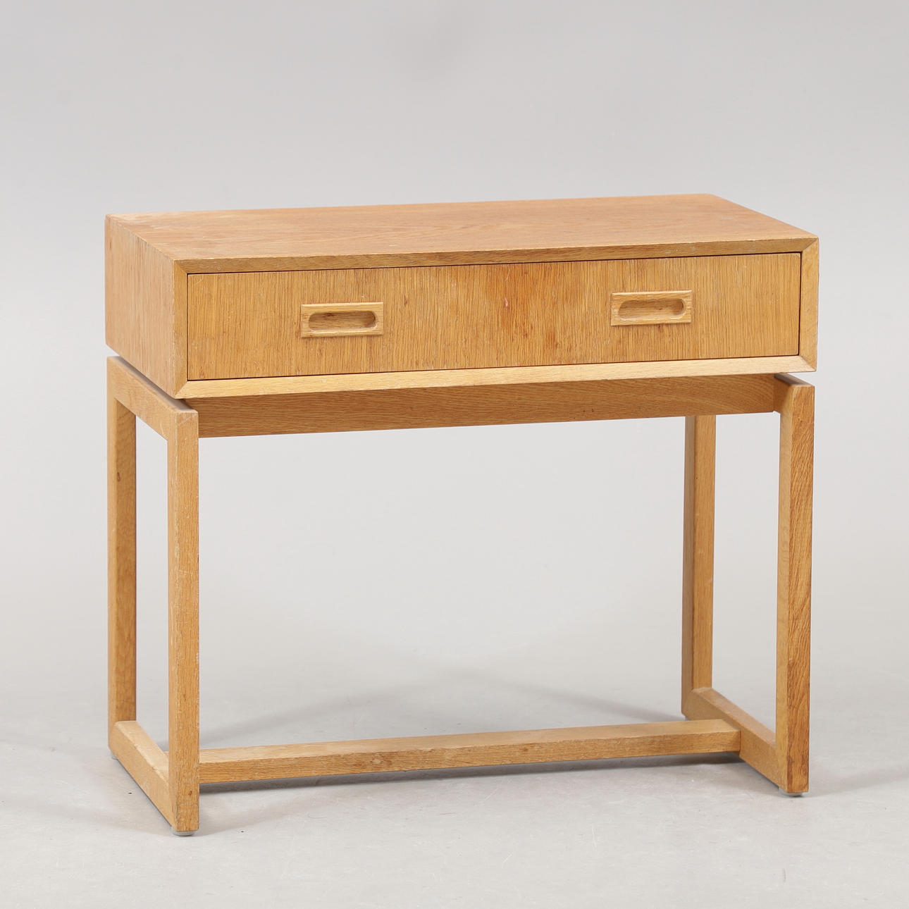 HALLBORD, ek, 1960-tal. Möbler - Övrigt - Auctionet