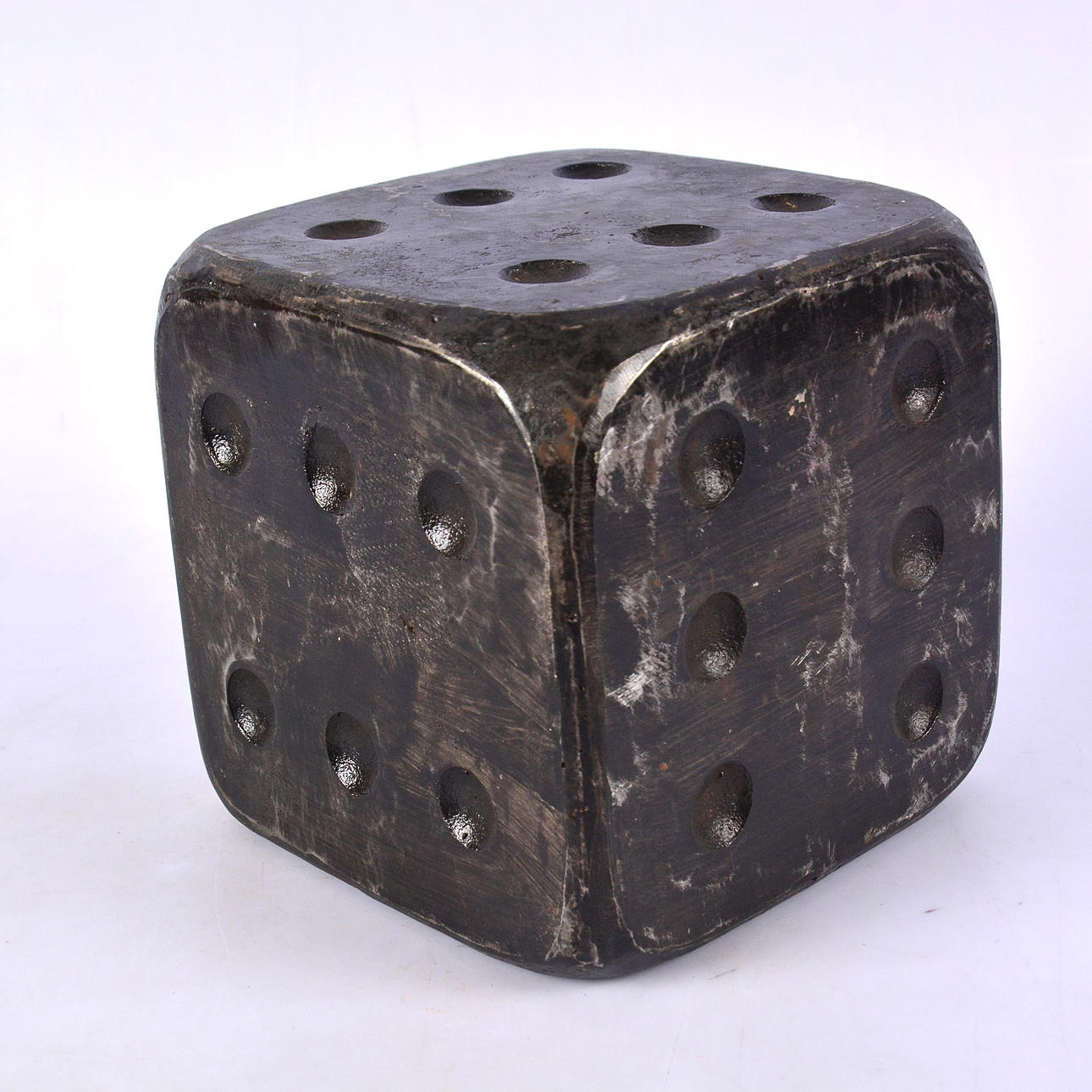 ANDREAS WARGENBRANT. Skulptur, svartbemålad brons, tärning, The winner takes it all. Konst ...