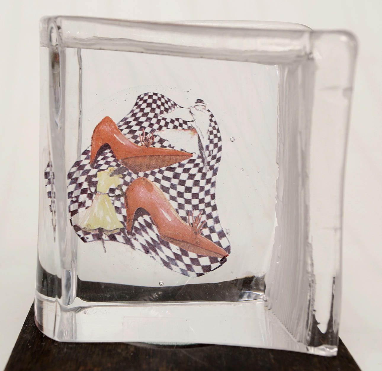 KJELL ENGMAN. BOKSKULPTUR, med BELYSNING I BASEN, glas, Kosta Boda, signerad Kjell Engman ...