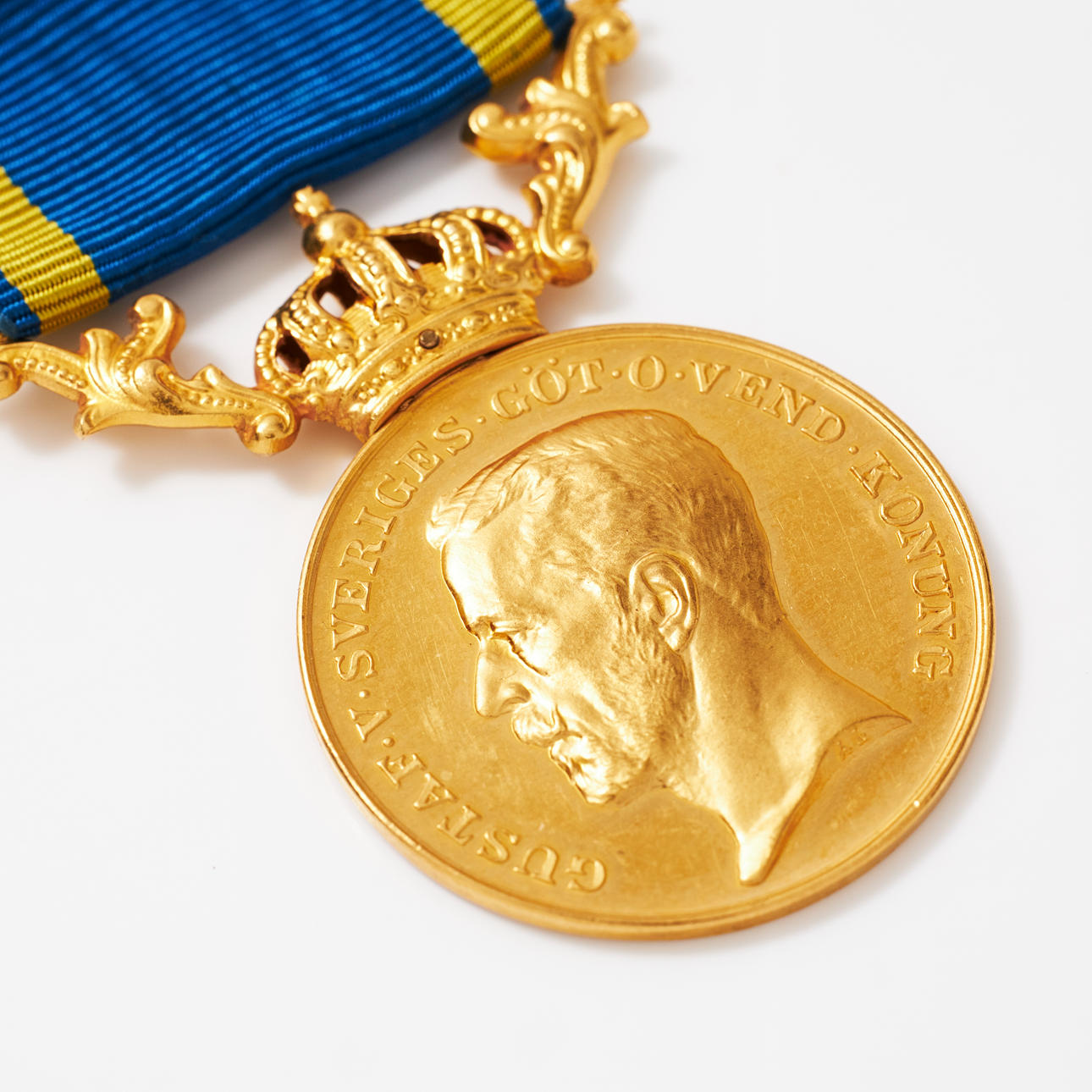 MEDALJ, 23/18 k guld, "För nit och redlighet i rikets tjänst", Gustaf V ...