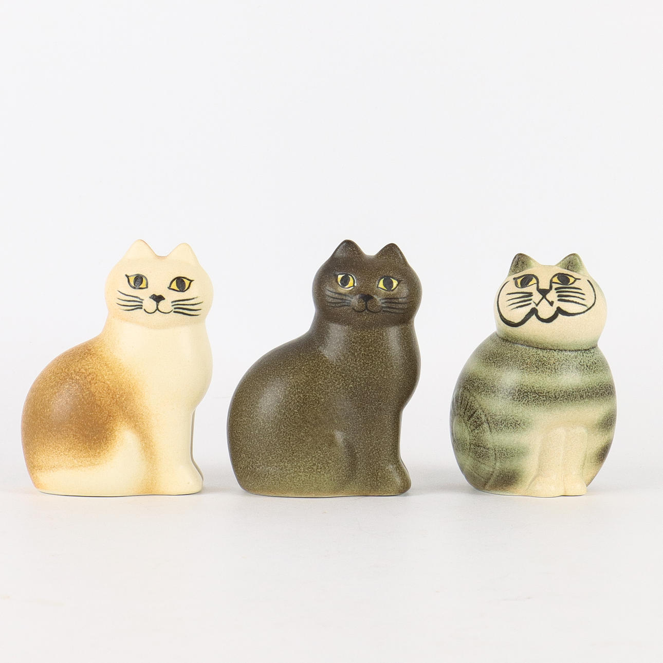 LISA LARSON. Figuriner 3 stycken, "Katter" stengods, Gustavsberg ...