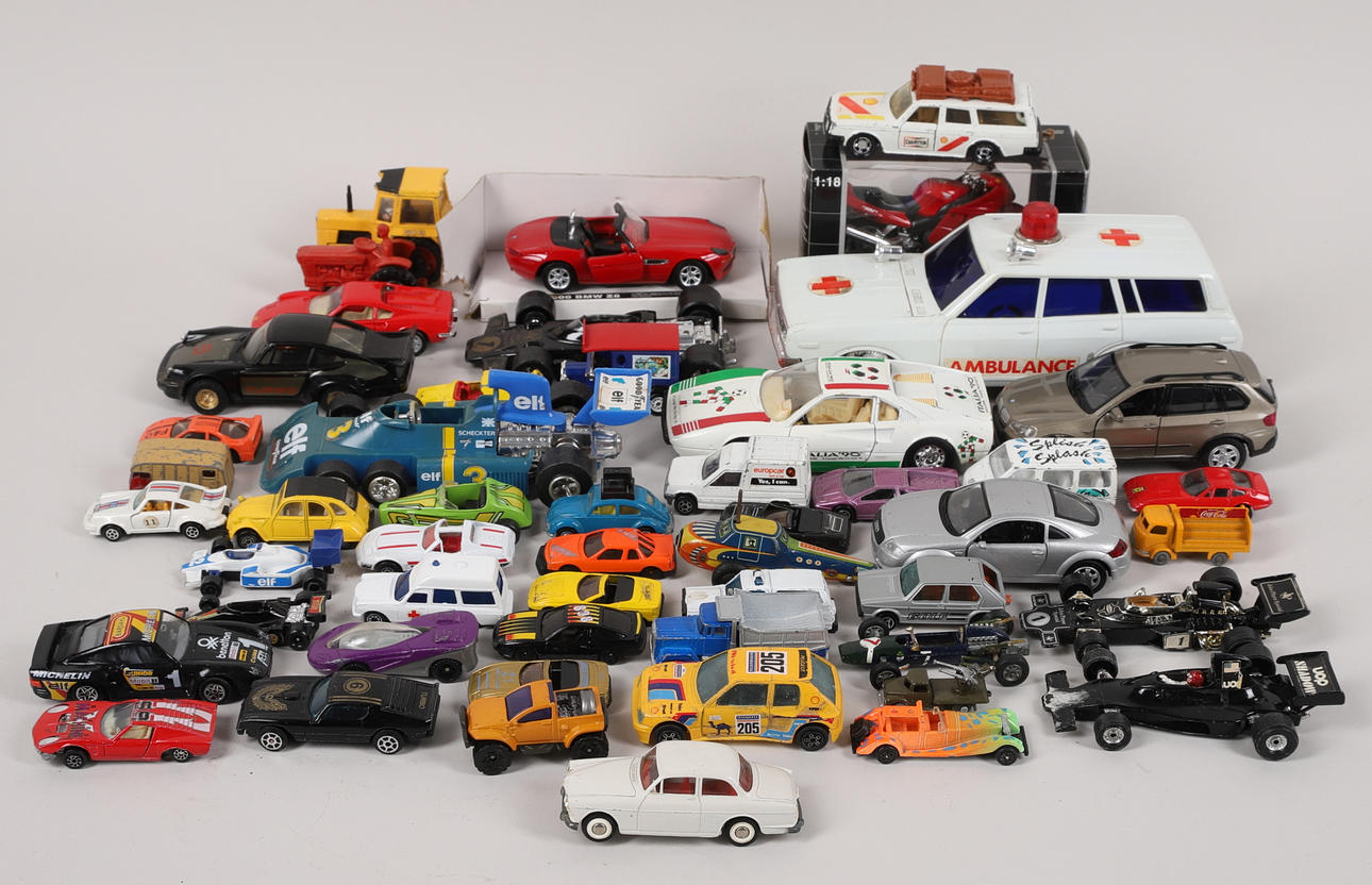 PARTI BILAR, 50 st, bl.a. Tekno 810 Volvo Amazon, 1900/2000-tal ...