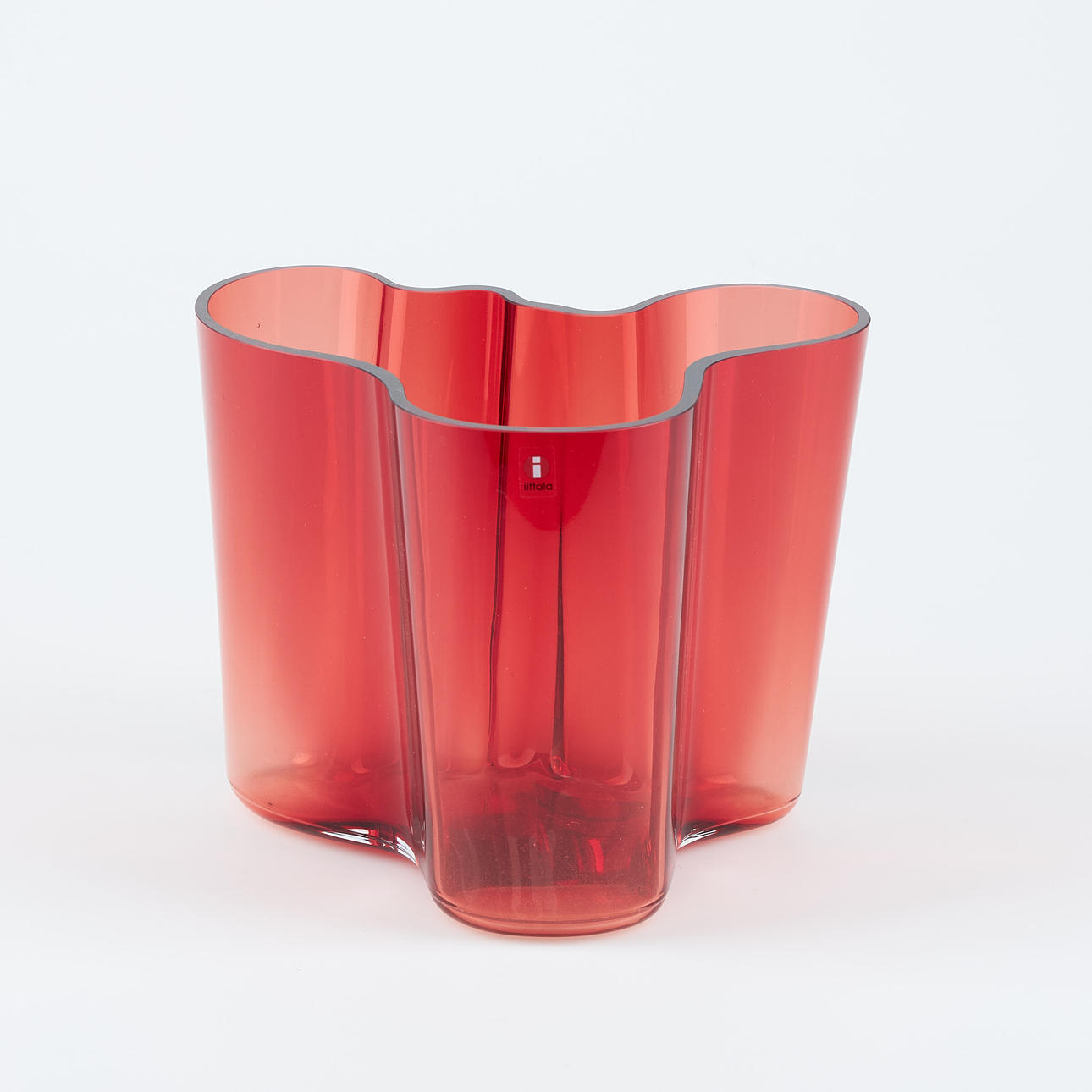 ALVAR AALTO. VASES, 3 pcs, red glass. Glass - Art glass - Auctionet