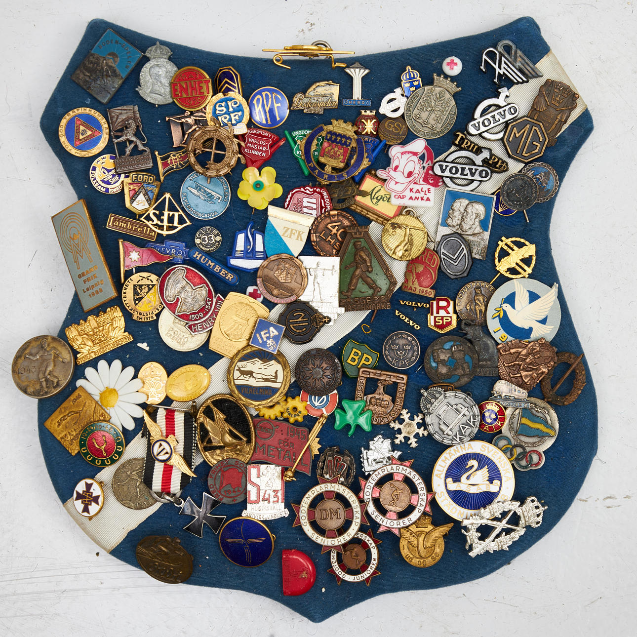 SHIELDS, PINS, MEDALS, very large collection. Coins, Medals & Stamps ...