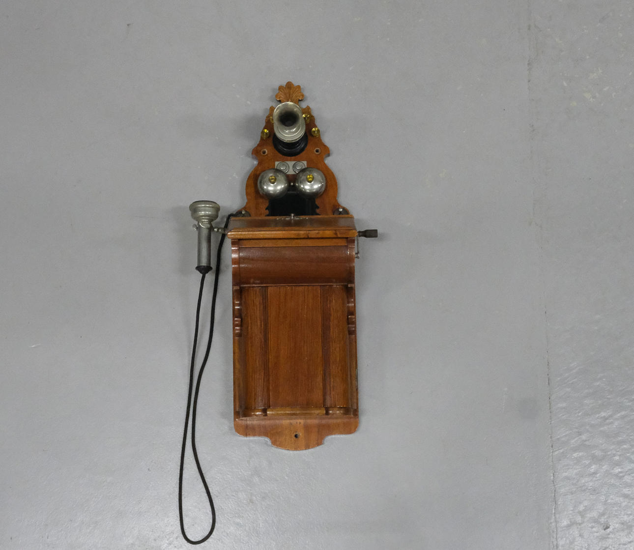 LM ERICSSON WALL PHONE. Miscellaneous - Technica & Nautica - Auctionet