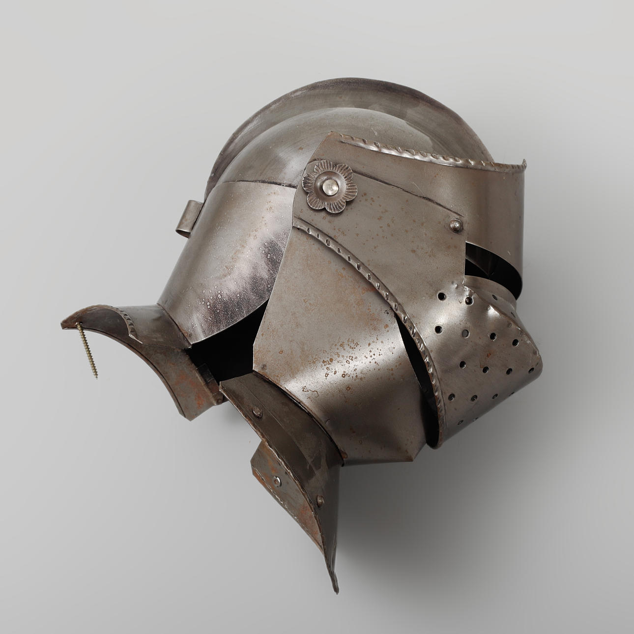 ARMOUR ON PLINTH, replica, 20th century. Weapons & Militaria - Armour ...