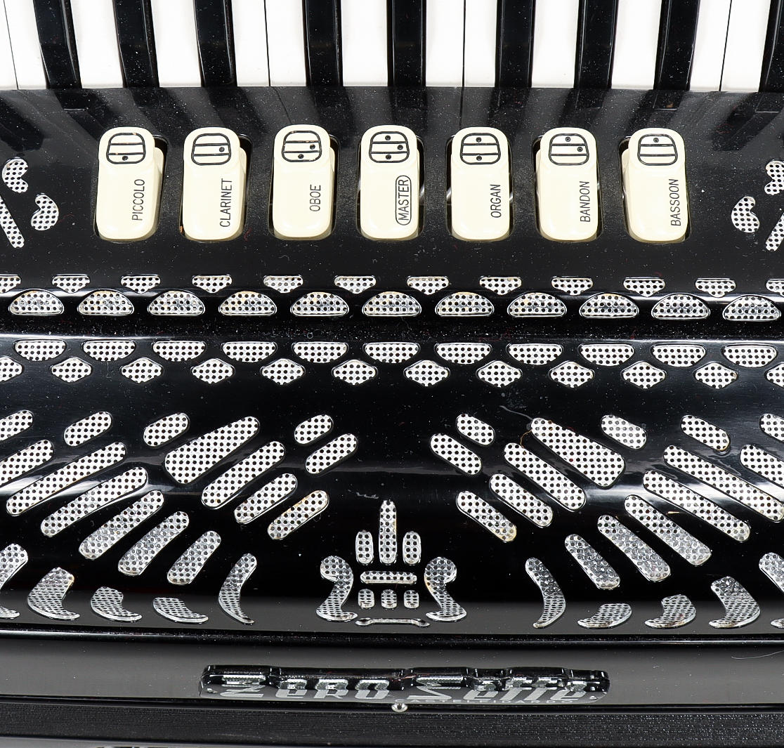ACCORDION. Zero Sette B 26, Castelfidardo, Italy. Miscellaneous - Musical instruments - Auctionet