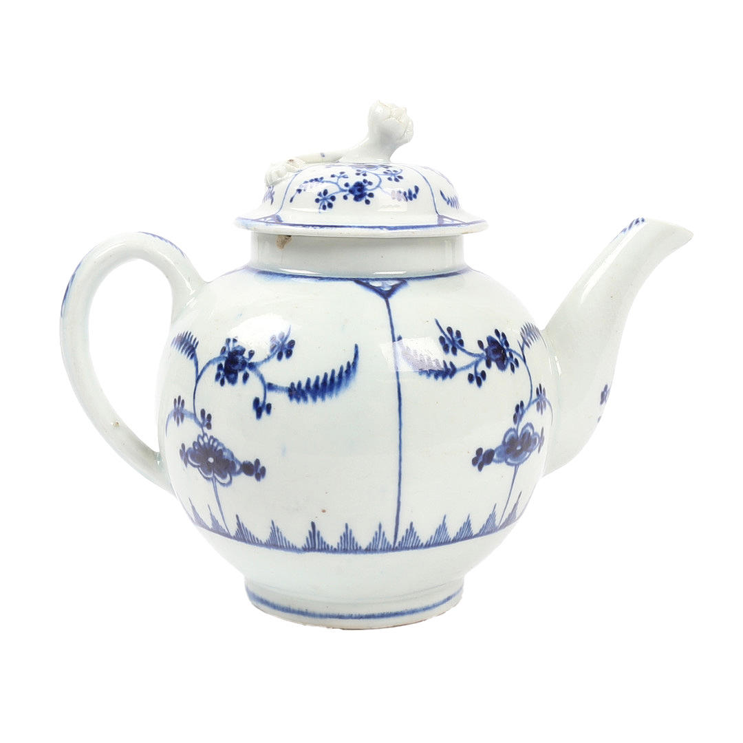 A RARE LOWESTOFT PORCELAIN TEAPOT. Ceramics & Porcelain - European ...