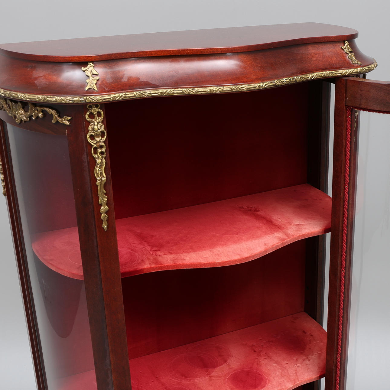 VITRINE, Rokoko-Stil, 20. Jahrhundert. Möbel - Schränke & Regale ...