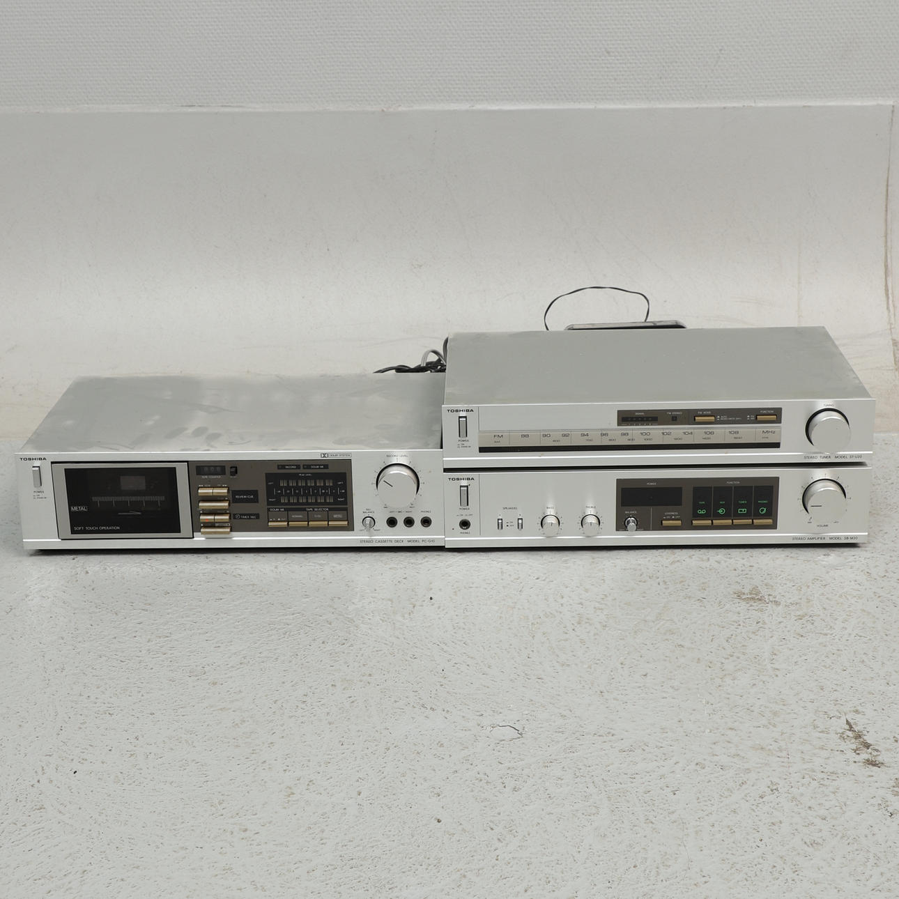 A 3-piece Toshiba stereo system, 1980's. Miscellaneous - Modern ...