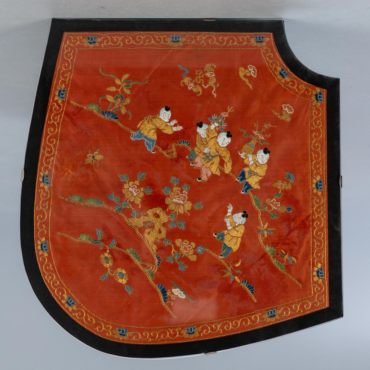 Kinesiskt magskydd ”Dudou” /sidenbroderi, tidigt 1900-tal Jh. Asiatika ...