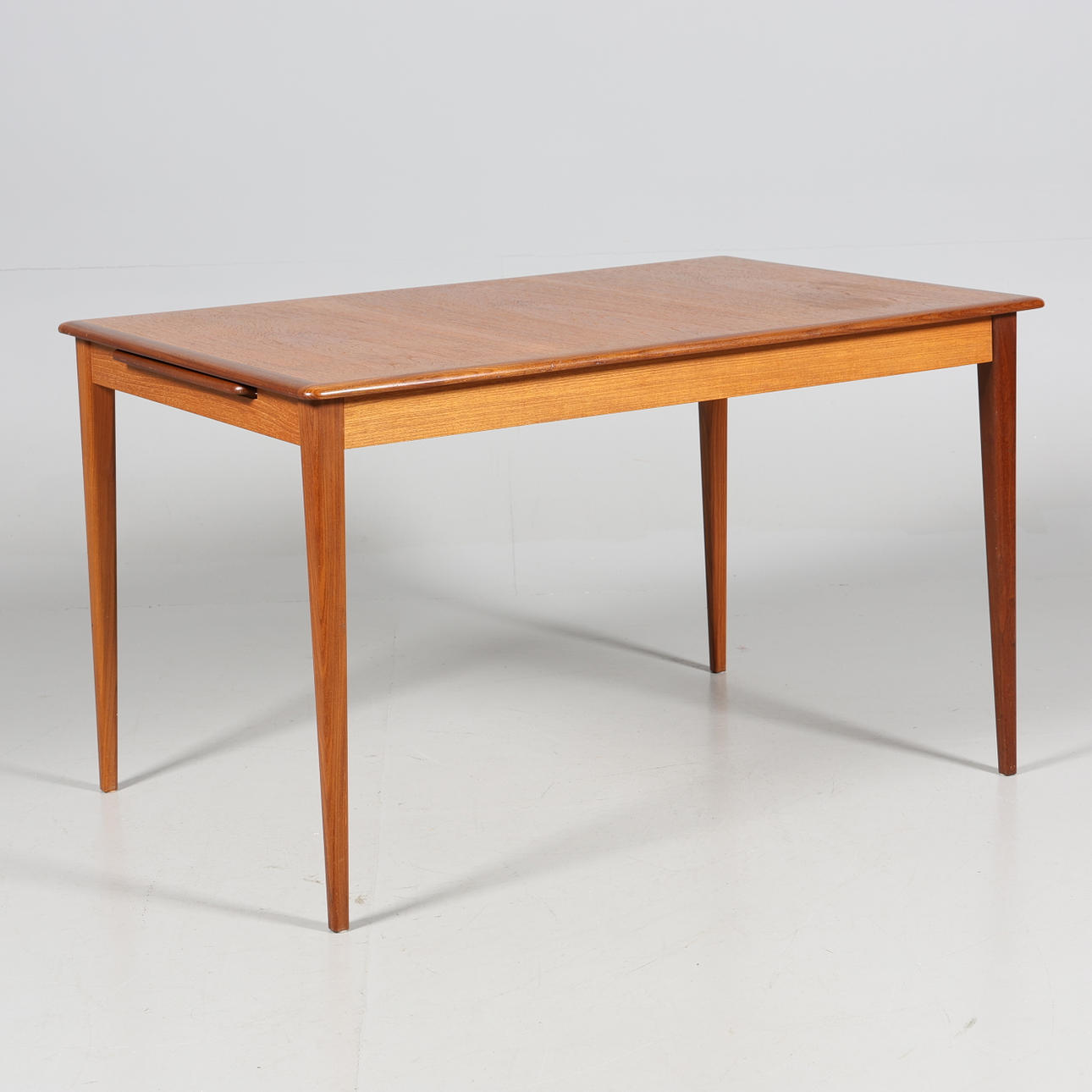 MATBORD, teak, 1950/1960-tal. Möbler - Bord - Auctionet
