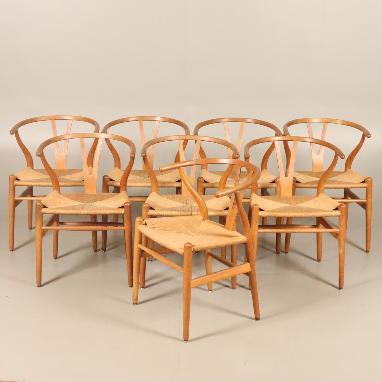 HANS J WEGNER, "Y-stolen", 8 st, ek Carl Hansen & Søn, Danmark. Möbler ...