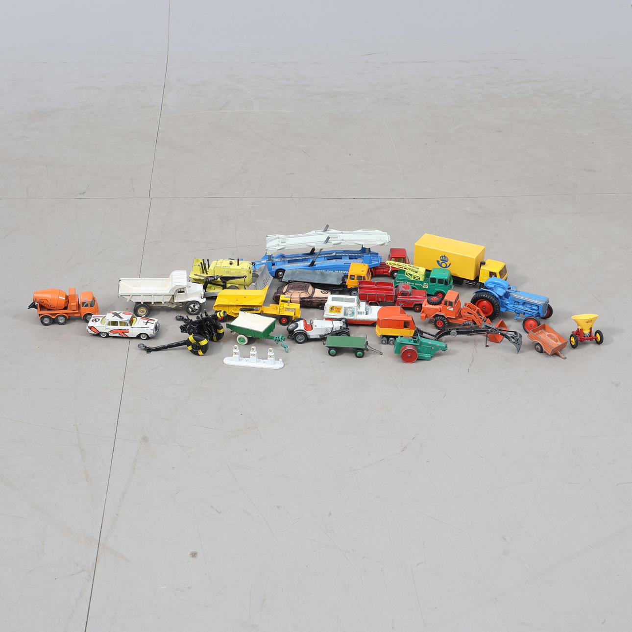 LEKSAKER, bl.a Gorgi Toys, Dinky Toys och Vilmer. Leksaker - Leksaker ...