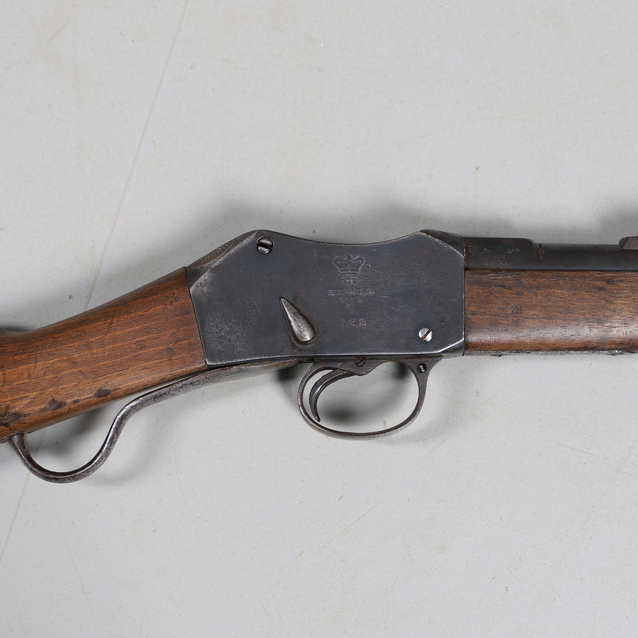 A VICTORIAN MARTINI HENRY ENFIELD SERVICE RIFLE. Weapons & Militaria ...