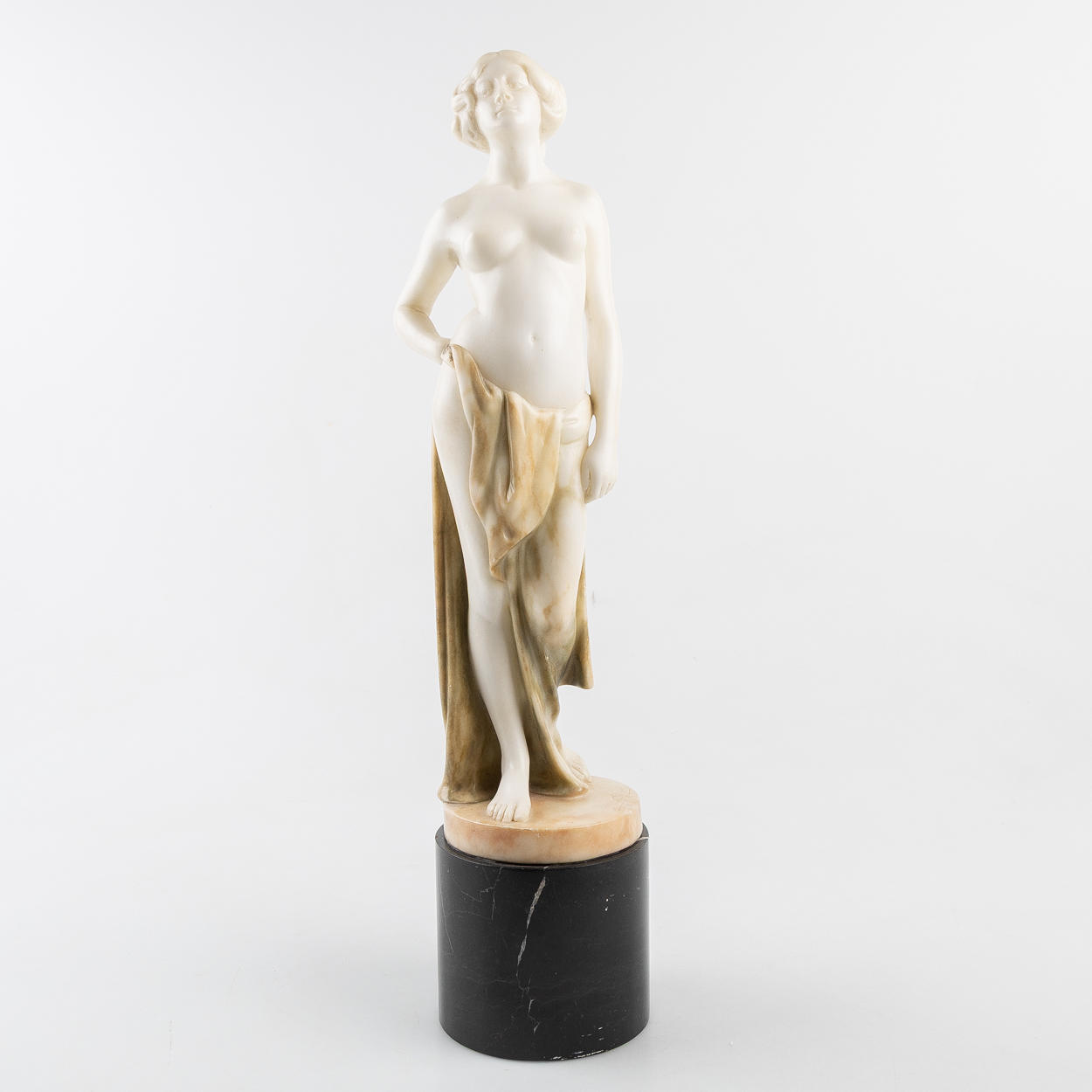 EUGENE WAGNER (1871-1942). Skulptur, stående kvinna, alabaster på ...