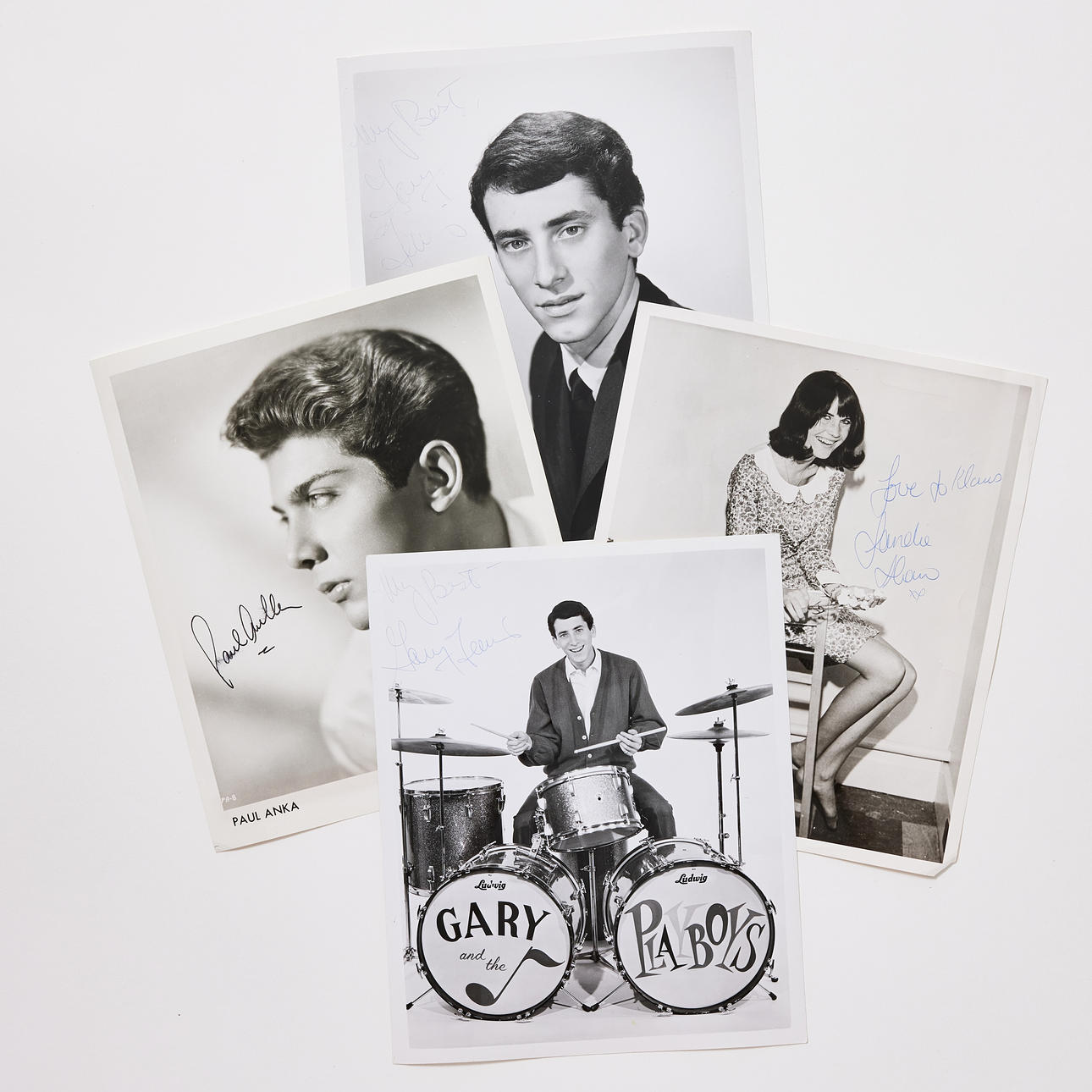 SIGNERADE PROMOBILDER, 4 stycken bland annat Paul Anka och Sandi Shaw ...