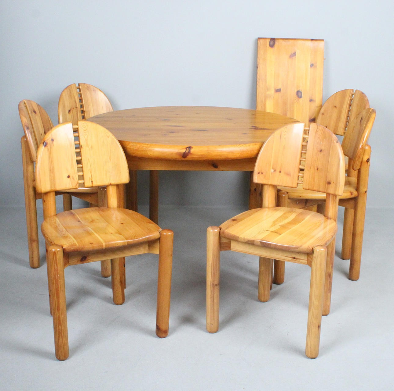 RAINER DAUMILLER. Zugeschrieben. Esstischgruppe - sechs Stühle mit ...