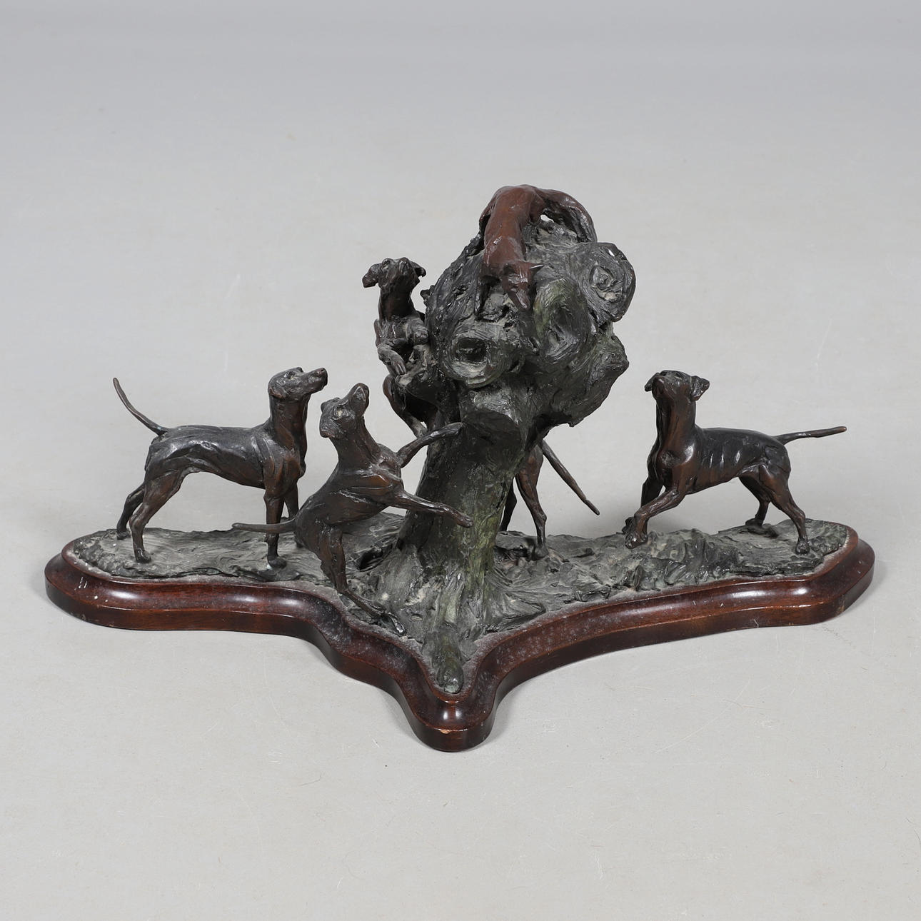 CAROLINE WALLACE (20THC) - BRONZE SCULPTURE OF A FOX & HOUNDS ...