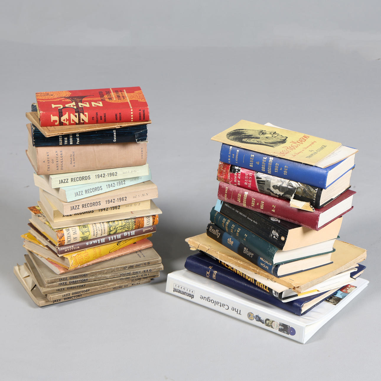 EN SAMLING JAZZ- OCH BLUESBÖCKER (ANTAL). Böcker, Kartor & Handskrifter - Böcker - Auctionet
