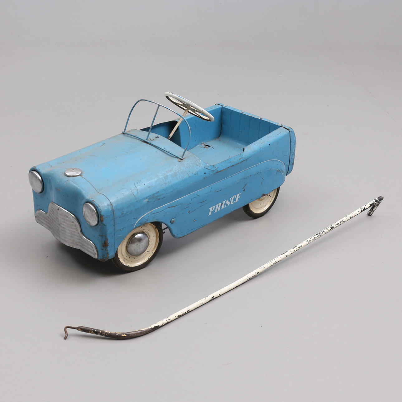 TRAMPBIL, Triang, blålackerad plåt, märkt Prince, 1950-talet. Leksaker ...