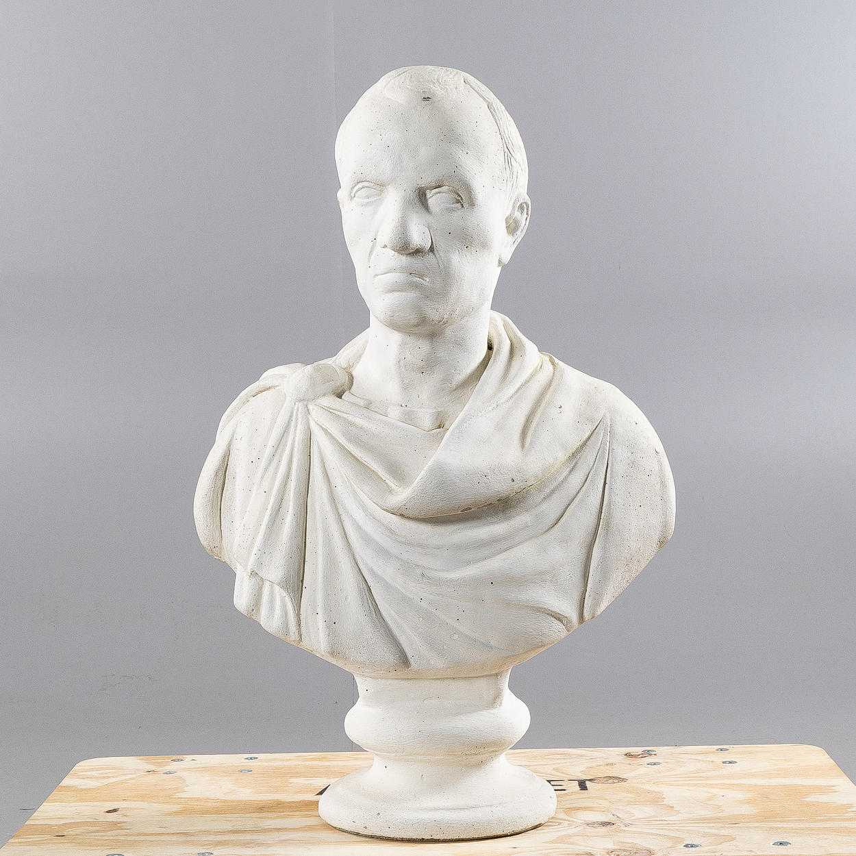 BYST, betong, Julius Ceasar, 1900-tal. Konst - Skulptur - Auctionet