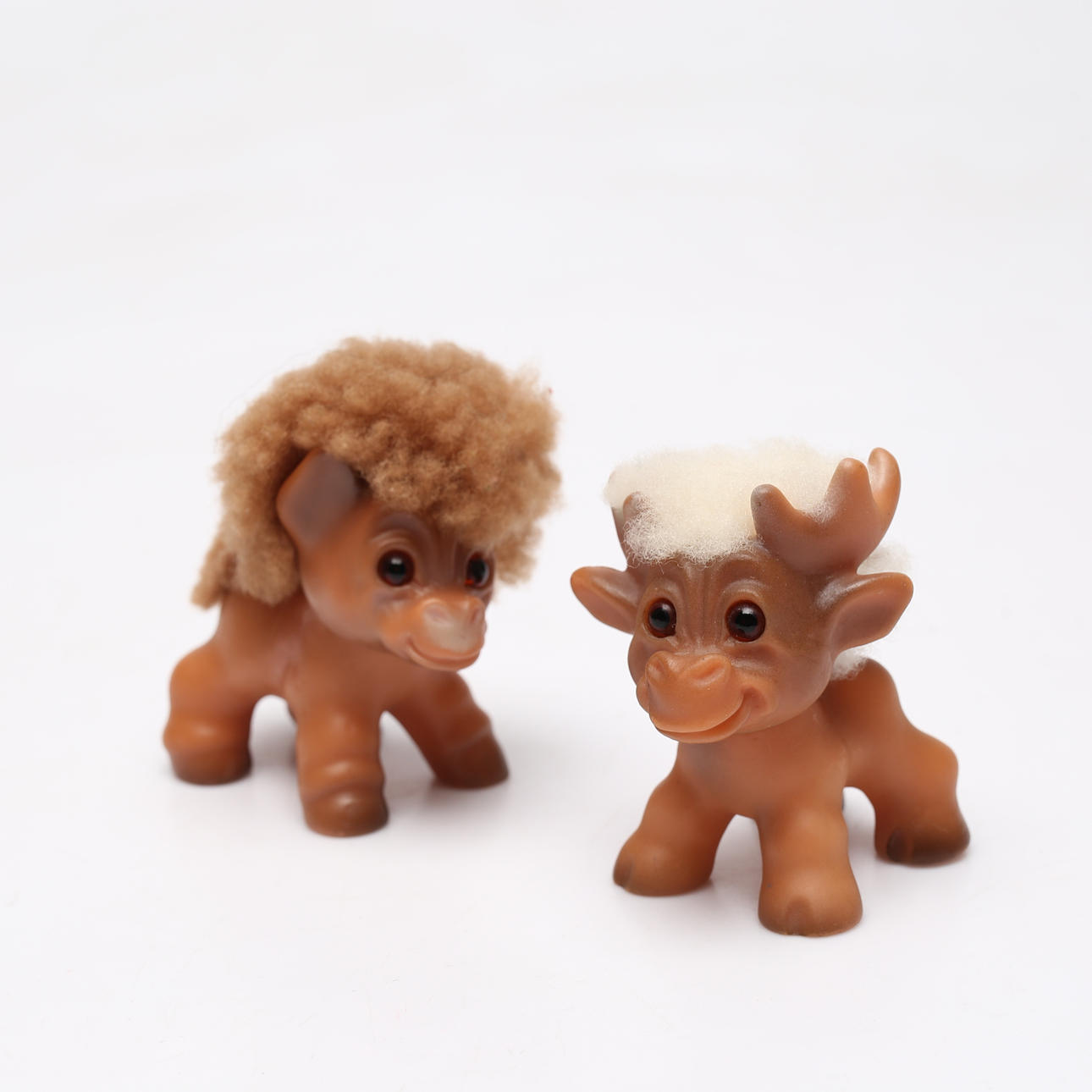 TROLL, 2 st, fyrbenta, Thomas Dam, Danmark, 1900-talets andra hälft ...