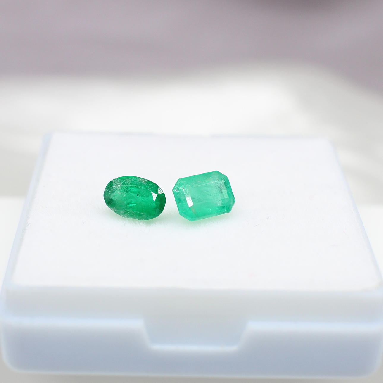 A PAIR OF LOOSE EMERALDS - 1.96CT. Jewellery & Gemstones - Gemstones ...