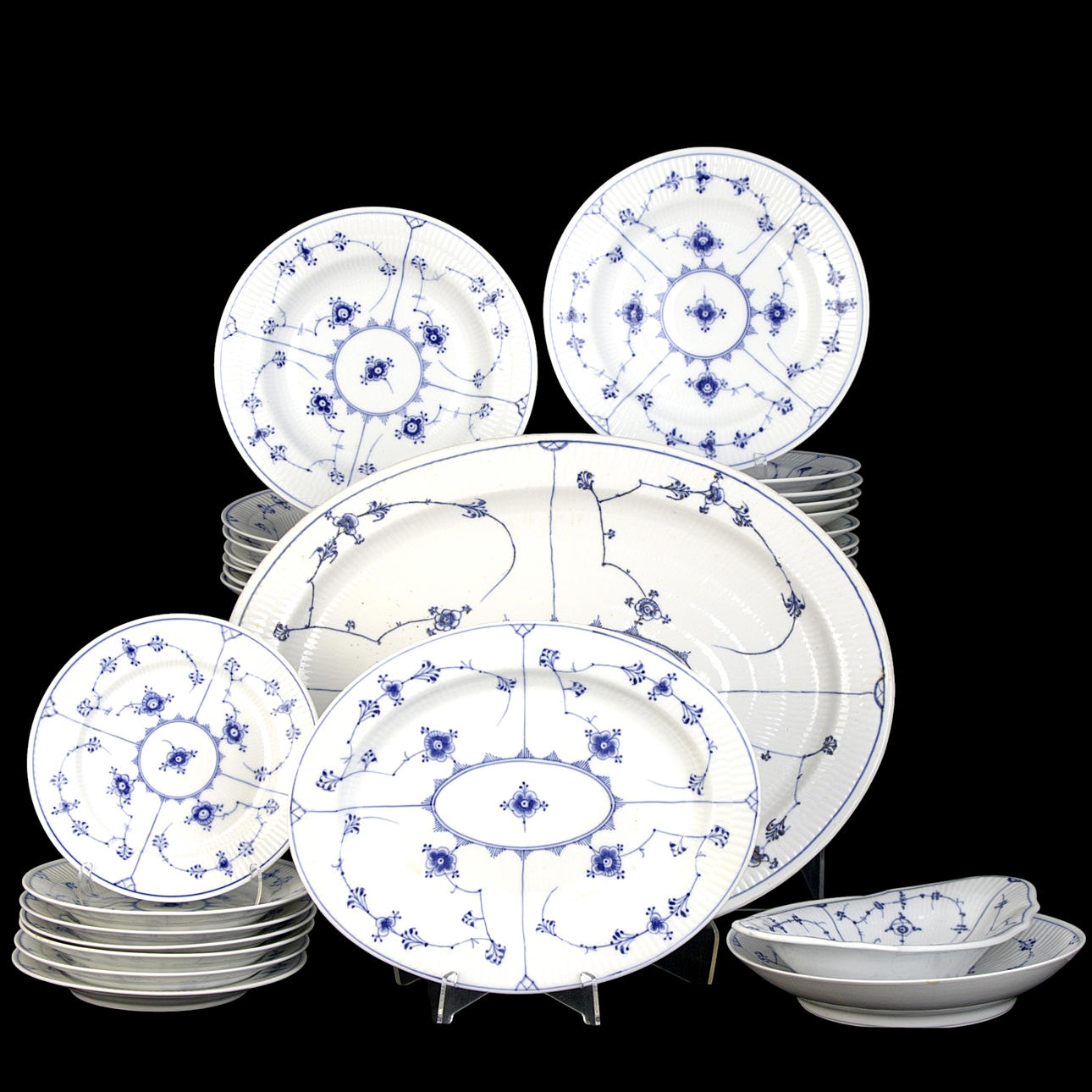 MATSERVIS, 30 delar, "Musselmalet Riflet", porslin, Royal Copenhagen ...