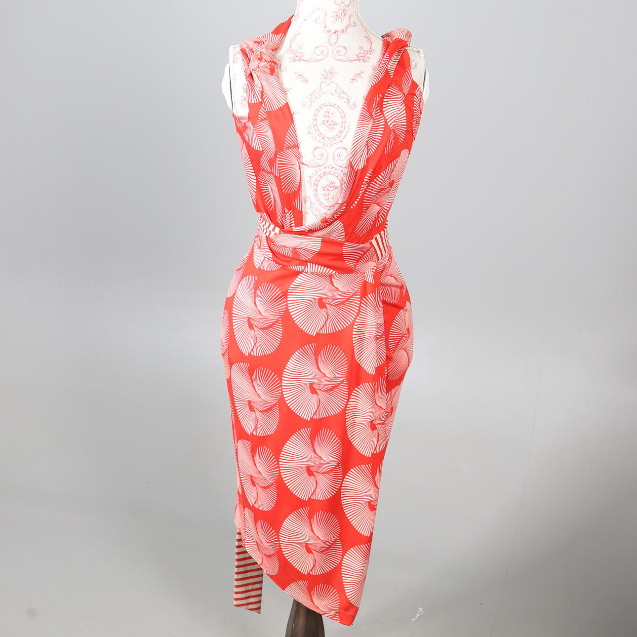 A DIANE VON FUSTENBURG WRAP AROUND SILK DRESS. Vintage & Designer ...
