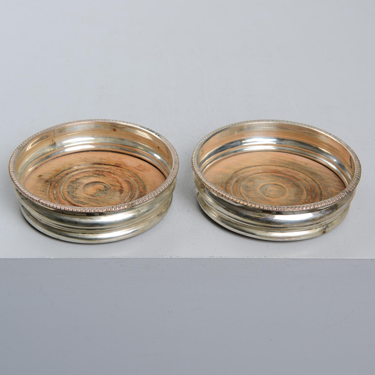 COASTERS, ett par, nysilver, 1900-tal. Silver & Metall - Nysilver ...