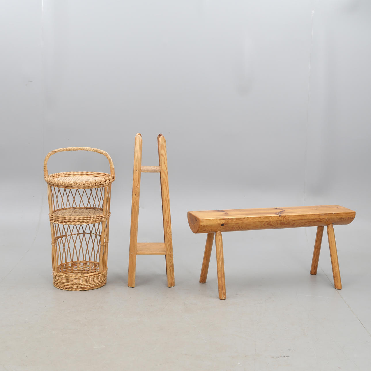 THREE-PIECE WEDDING OBJECTS. Furniture - Other - Auctionet