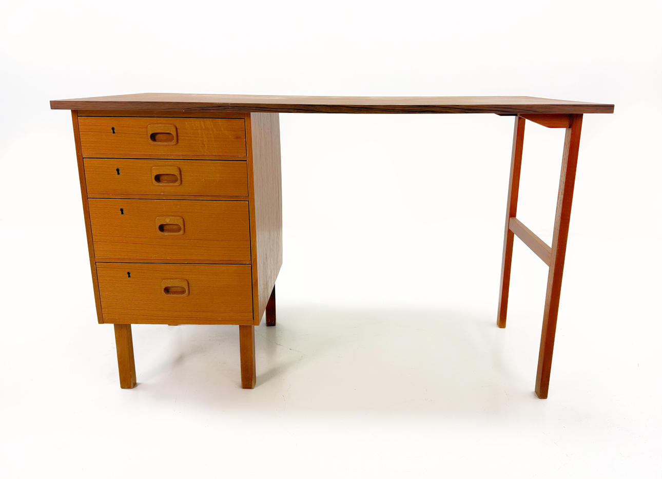 DESK - Teak and laminate 1960s/70s. Furniture - Desks - Auctionet