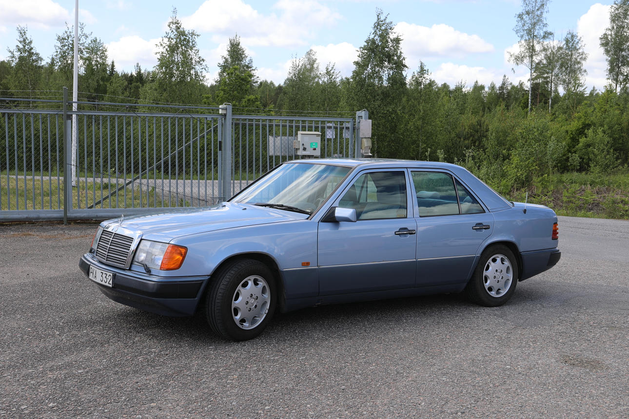 Mercedes Benz 220E, 1993, drag samt sollucka. Fordon, Båtar & Delar ...