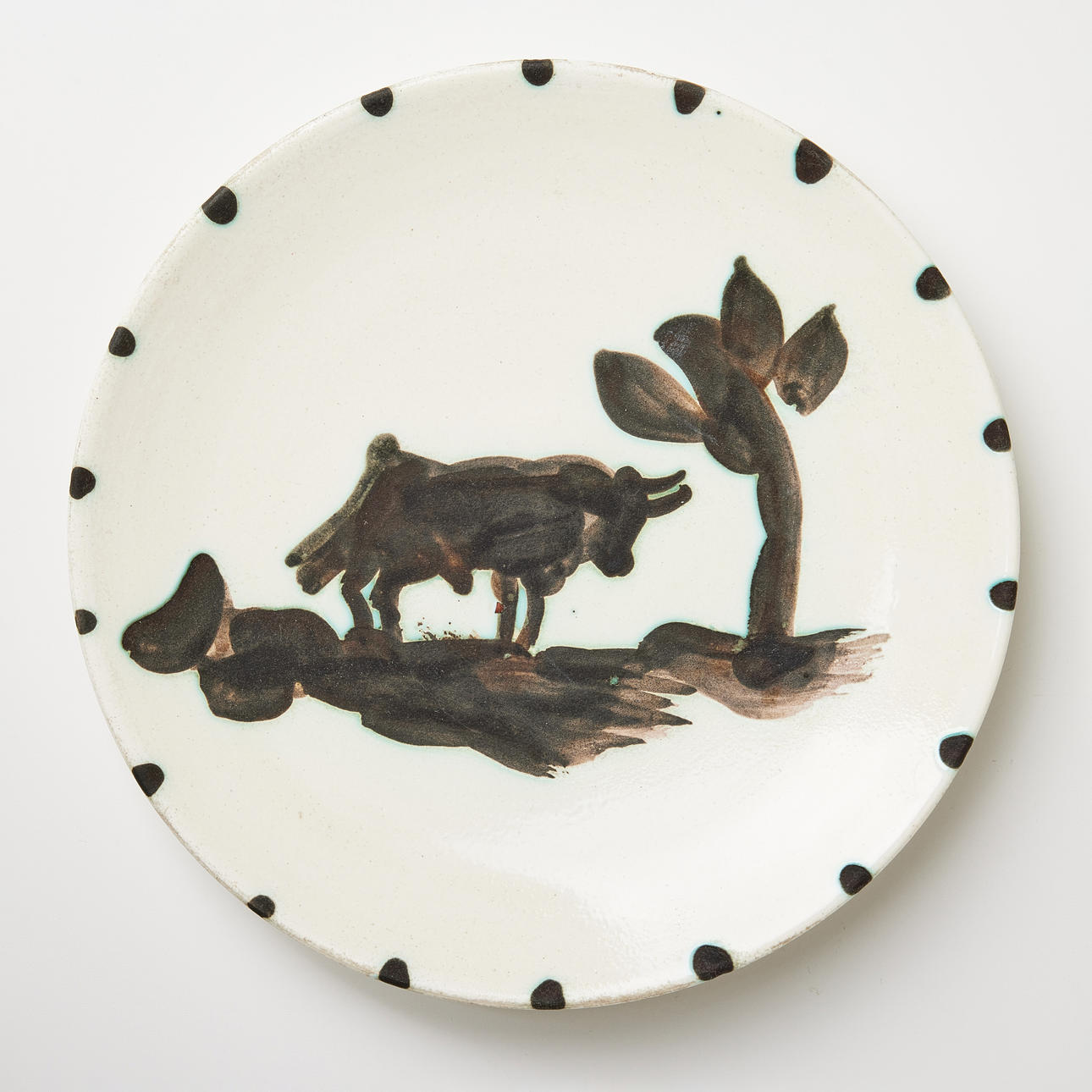 PABLO PICASSO. “Taureau sous l'arbre”, plate, Madoura, France 1952 ...