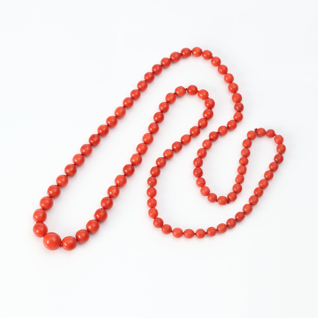 CORAL COLLIER. Long collier with balls of precious coral, weight about ...