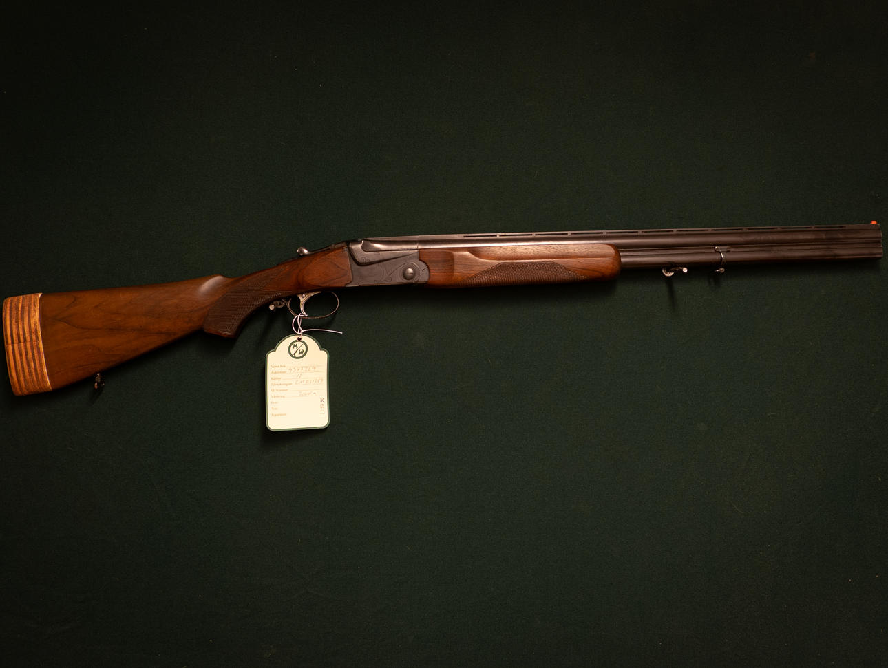 SKB kaliber 12. Tillv.nr. CM531257. Licensvapen - Hagelgevär - Auctionet