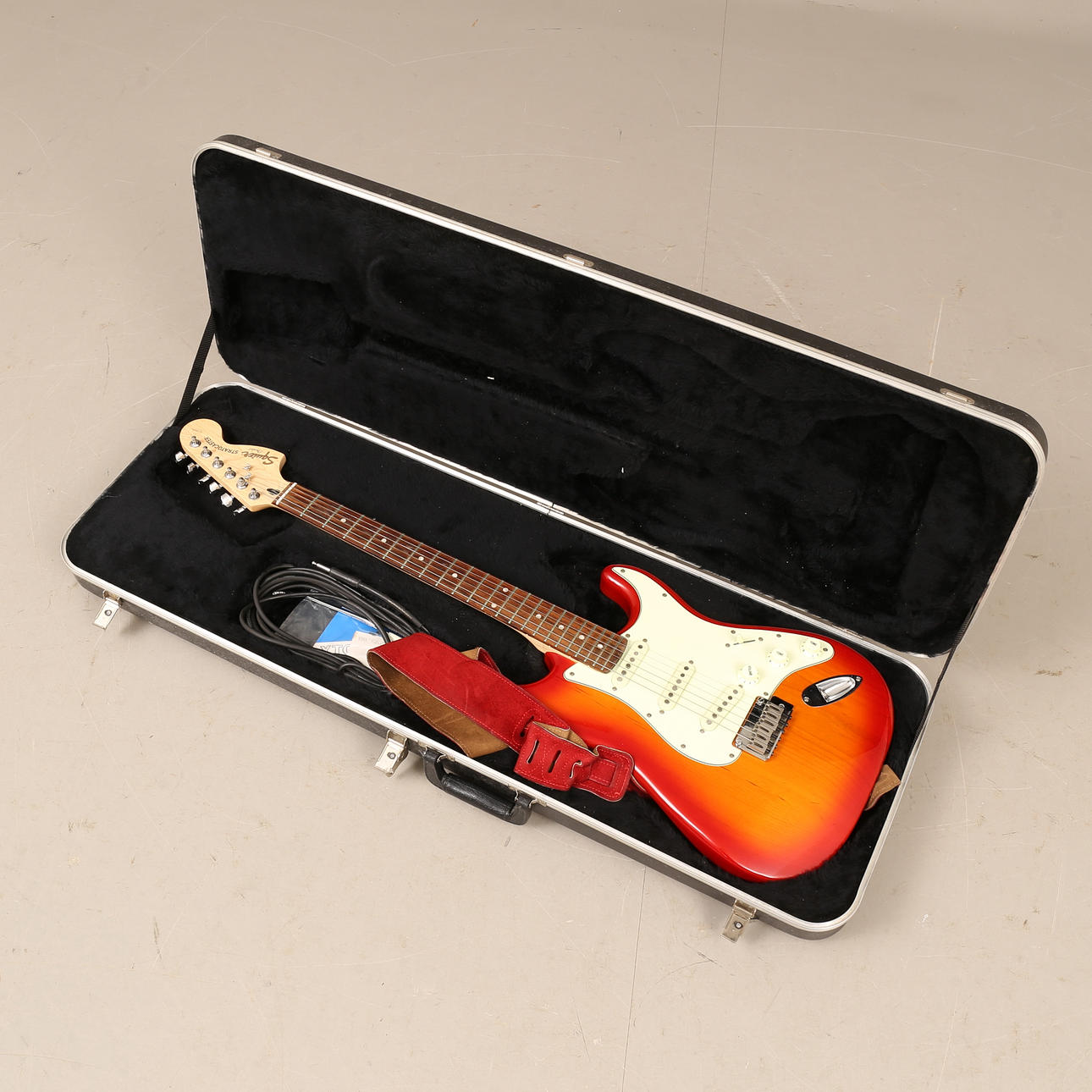 ELGITARR, Squier Stratocaster, by Fender. Samlarföremål ...