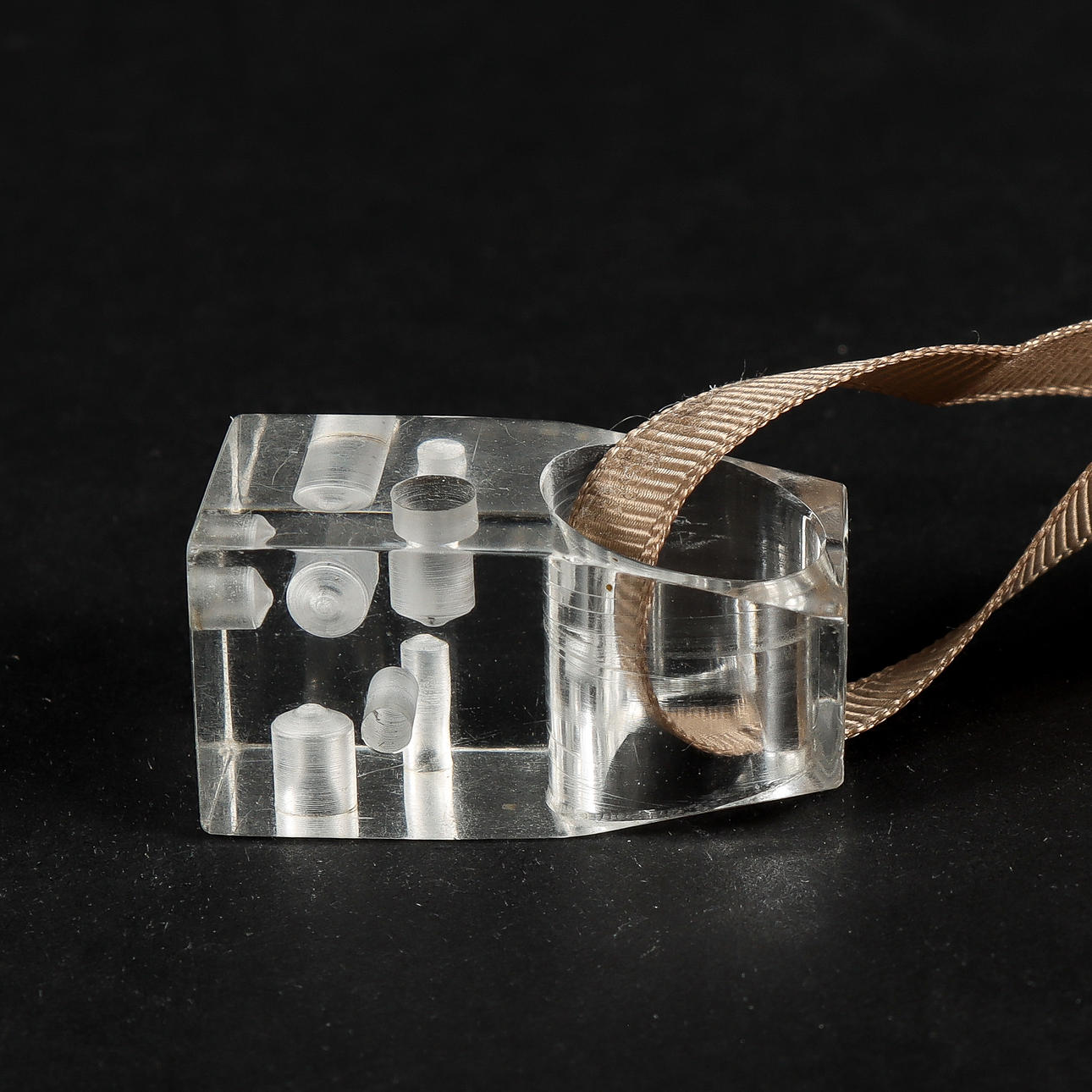 SIV LAGERSTRÖM. Ring, akrylplast. Smycken & Ädelstenar - Ringar - Auctionet